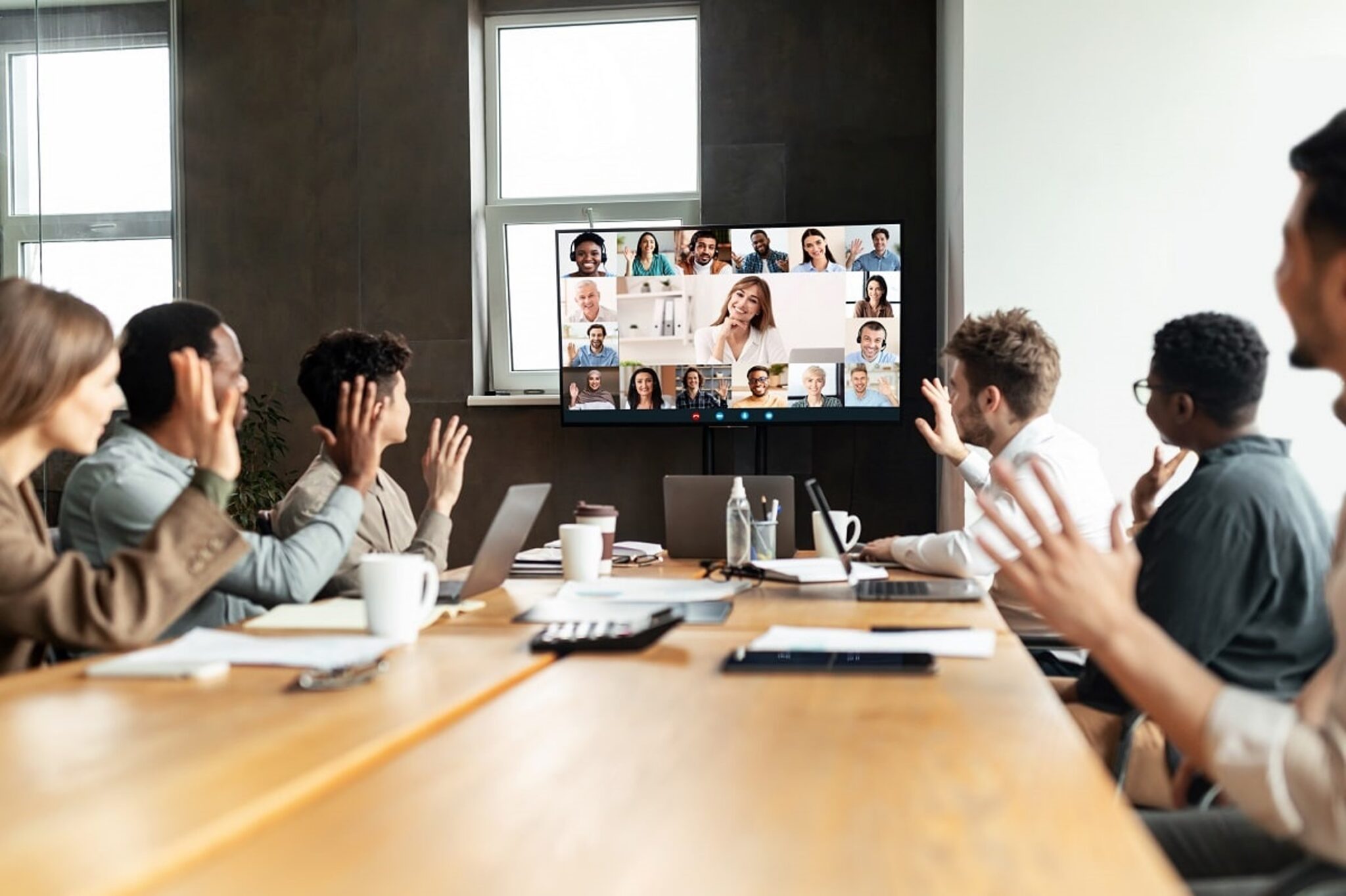 Mastering Hybrid Meetings